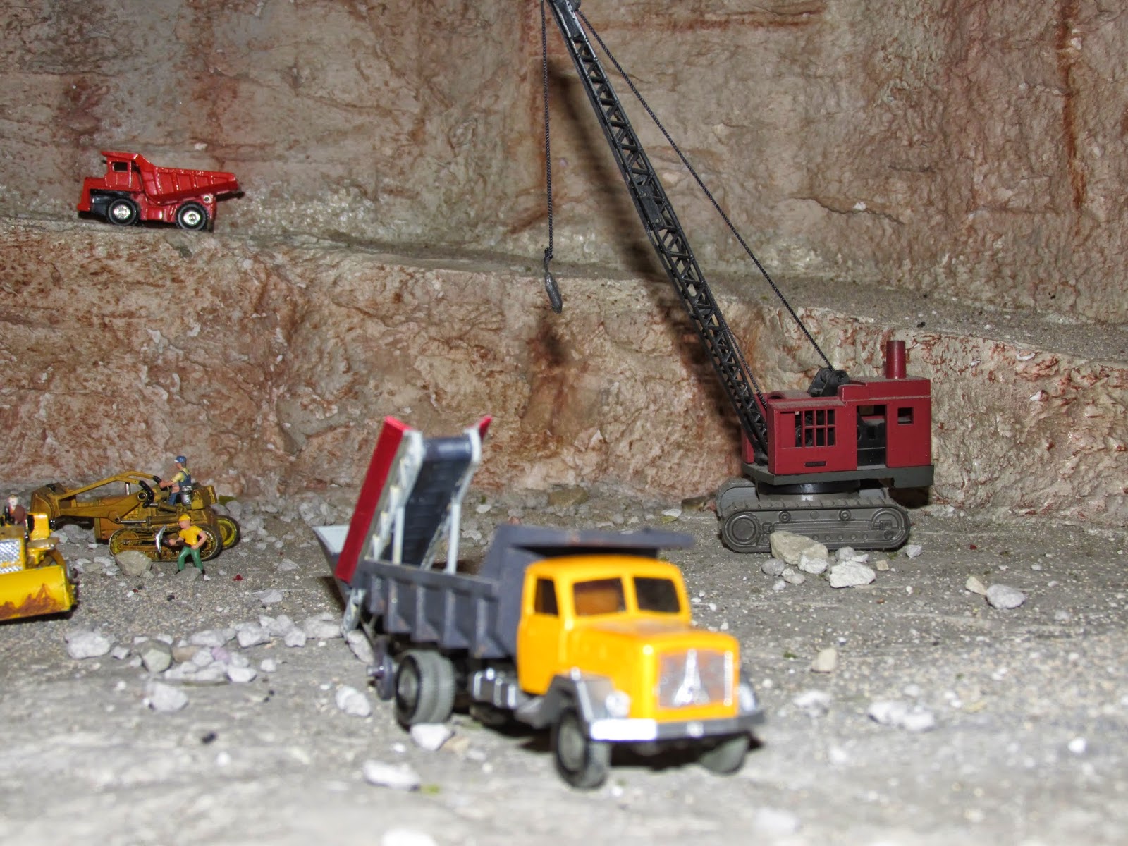 Eddie's Rail Fan Page: A miniature quarry in H.O Scale.